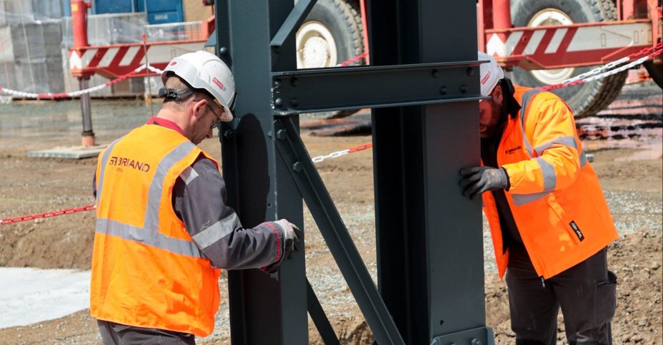 Briand lance la construction de sa première usine de...